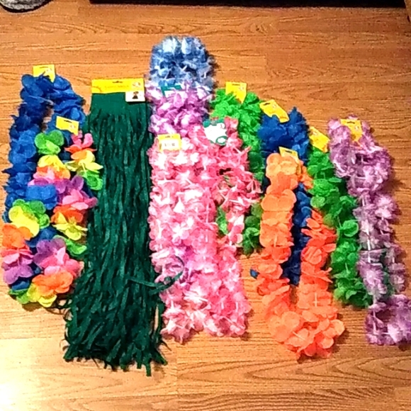 Midwood | Games | Tiki Hawaiian Luau Bundle Of Leis Luau Skirt ...